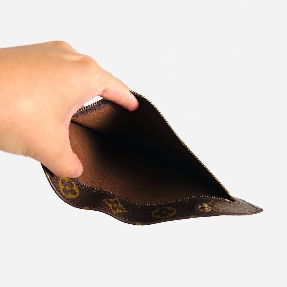 Louis Vuitton LV Randonnee Monogram Logo GHW Snap Toiletry Flat Pouch ...